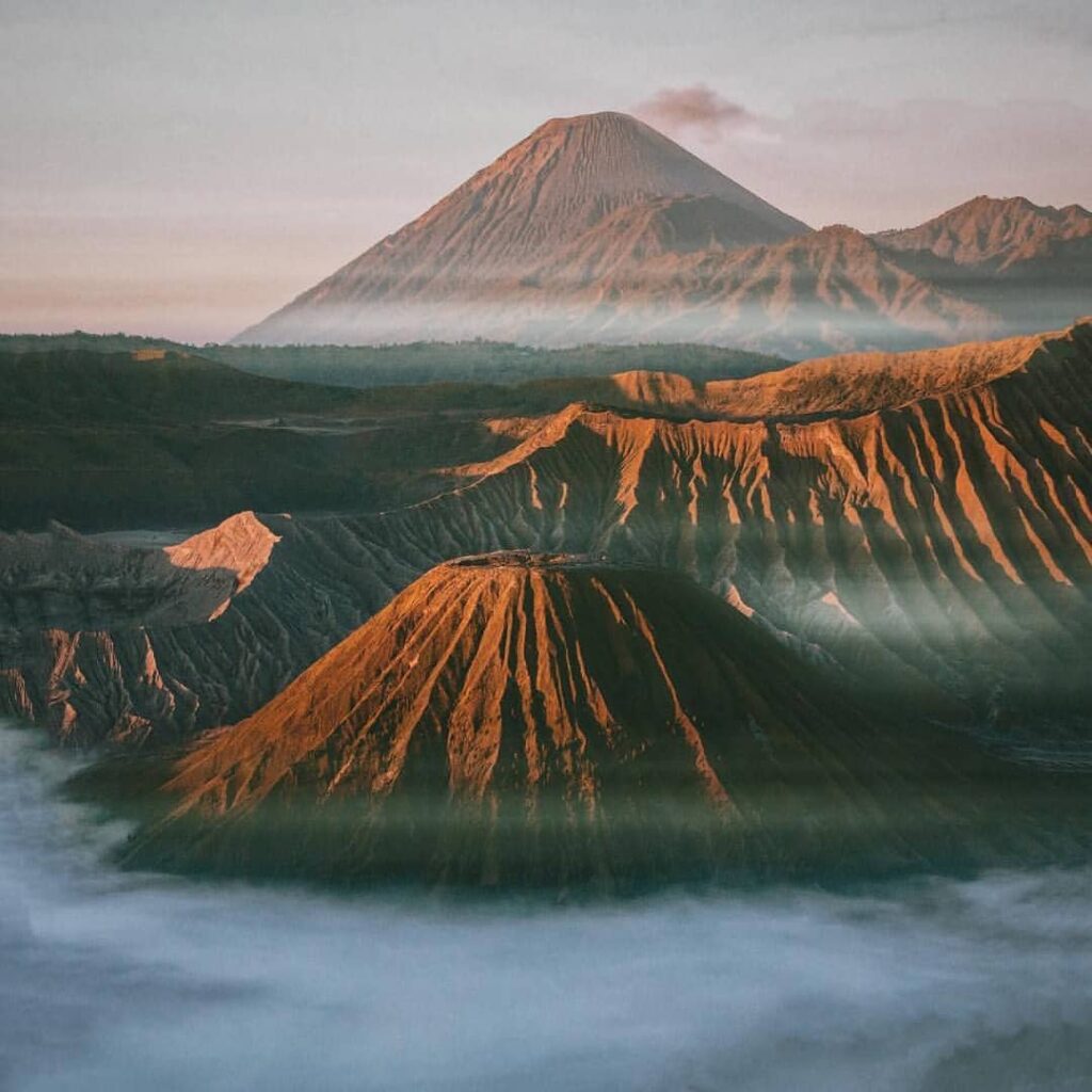 Keindahan Gunung Bromo di Jawa Timur yang Mirip Planet Mars - liburdulu.com