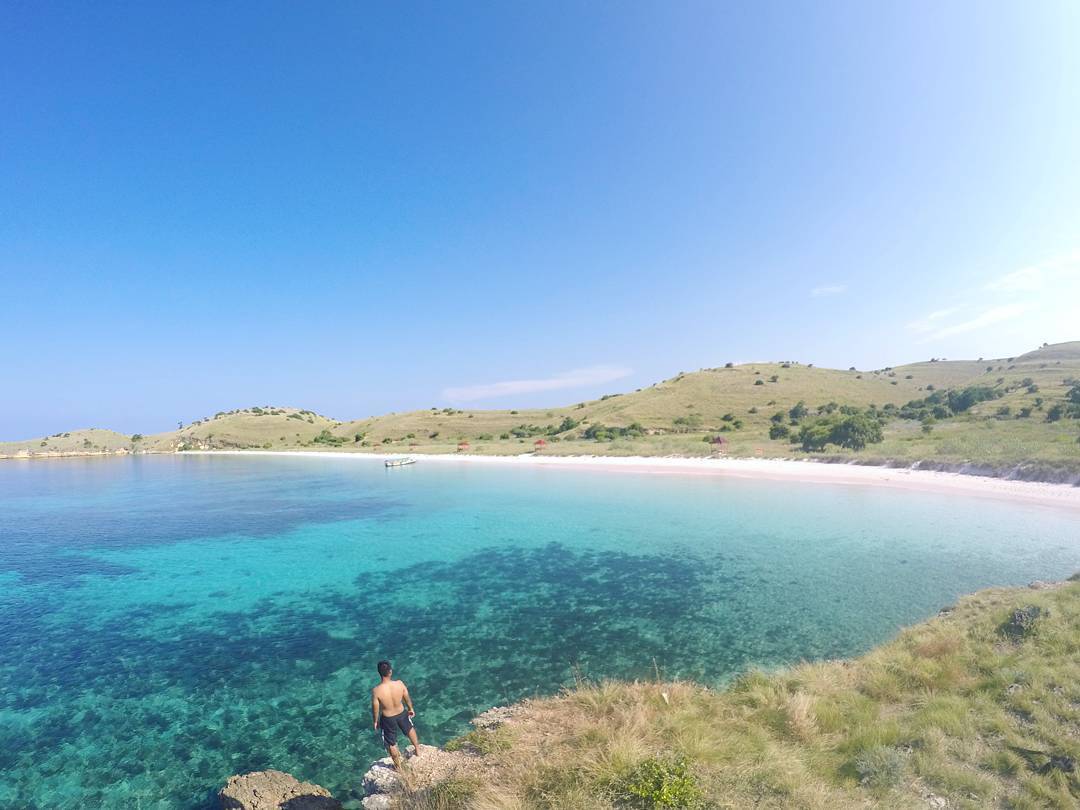 Menjelajahi Keindahan dan Budaya Bima: Pantai Pink Lambu, Gunung ...